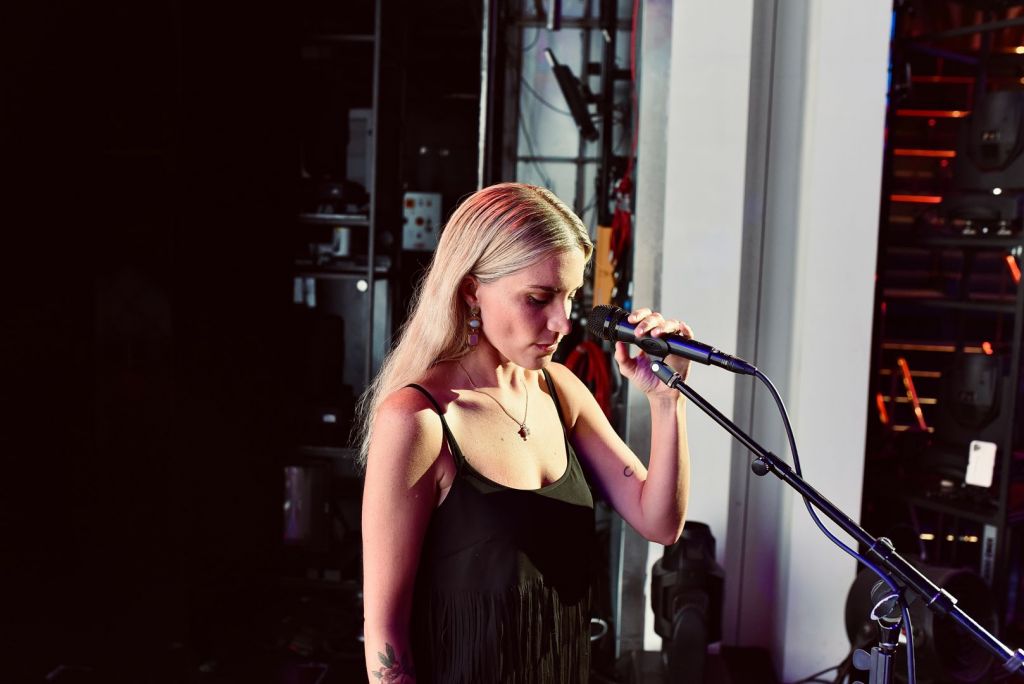 Meet Lydia Cash | Singer & Songwriter - SHOUTOUT COLORADO