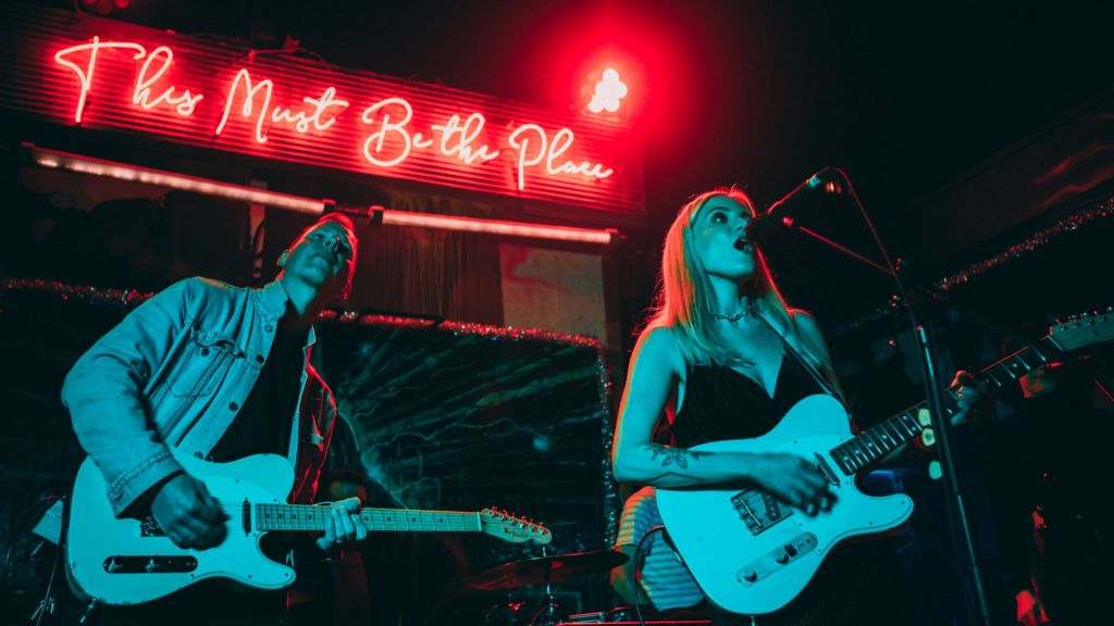 Meet Lydia Cash | Singer & Songwriter - SHOUTOUT COLORADO