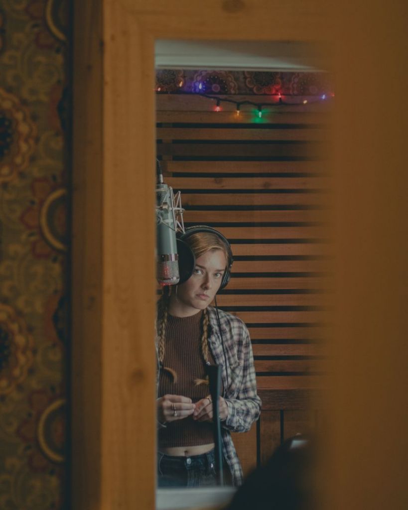 Meet Brenna MacMillan | Banjoist, Singer, Songwriter and Chemist ...